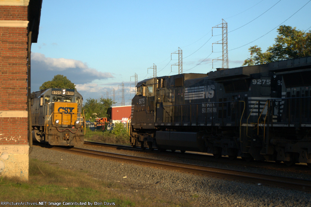 NS C40-9W 9275 leads 20W past K534-21